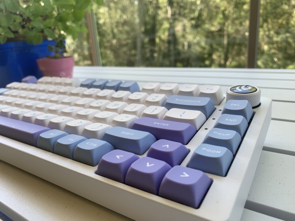 The Leobog Hi-75. Beautifully styled with aluminum and an ergonomic ...